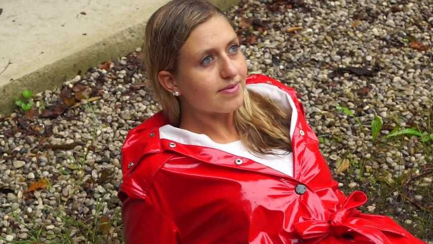 SEXYRAINWEAR.online | Vinyl experience in the rain (03:05 min)