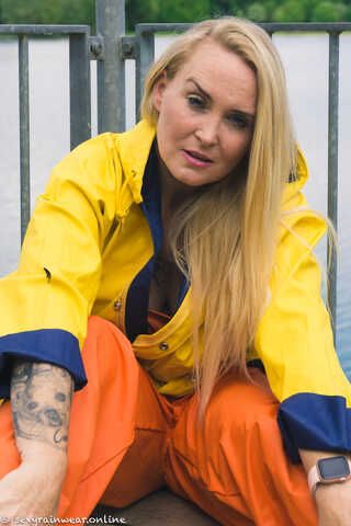 SEXYRAINWEAR.online | Friesennerz, bibs and ink