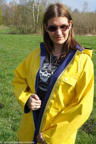 SEXYRAINWEAR.online | Yellow rubber girl part 1