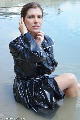 SEXYRAINWEAR.online | Black plastic is fantastic (29 pics)