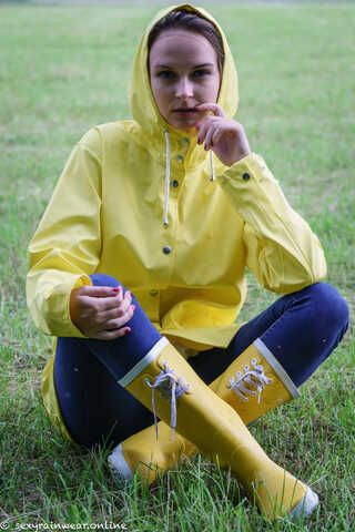 SEXYRAINWEAR.online | Rain-soaked beauty